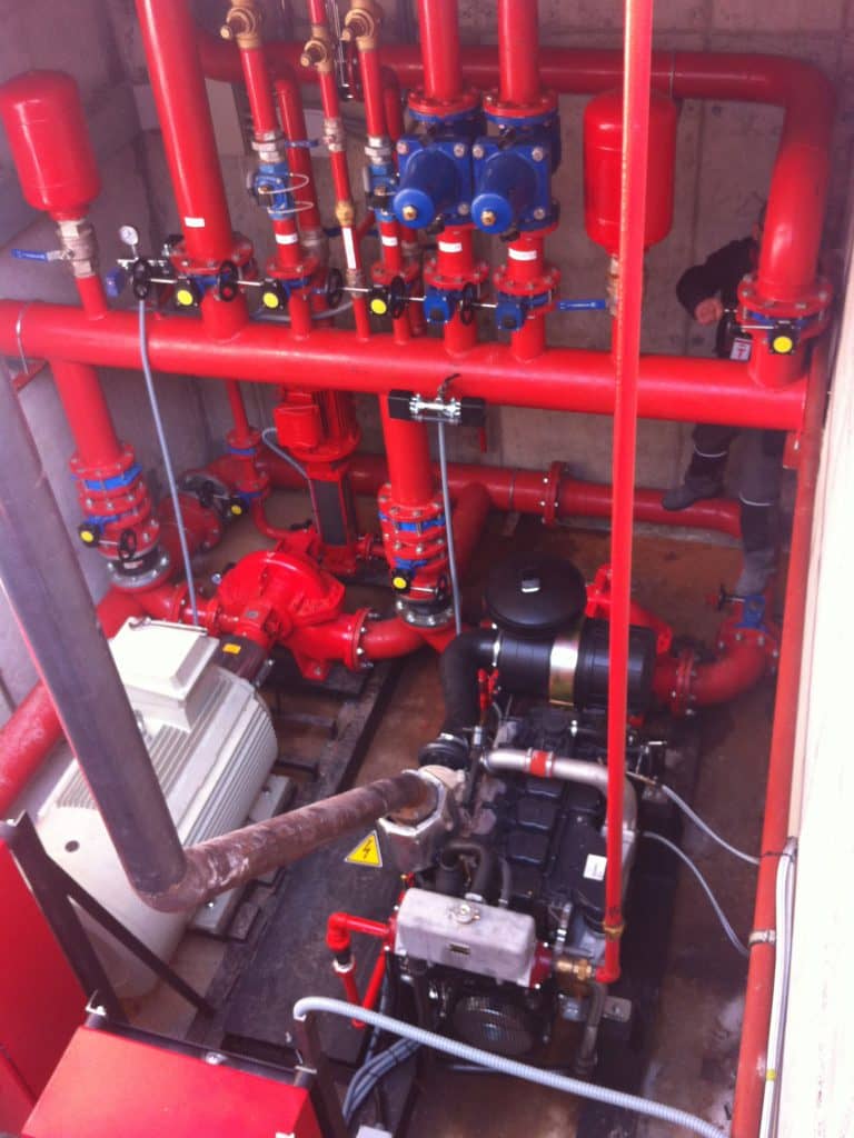 Protégete con grupos de presión contra incendios este verano